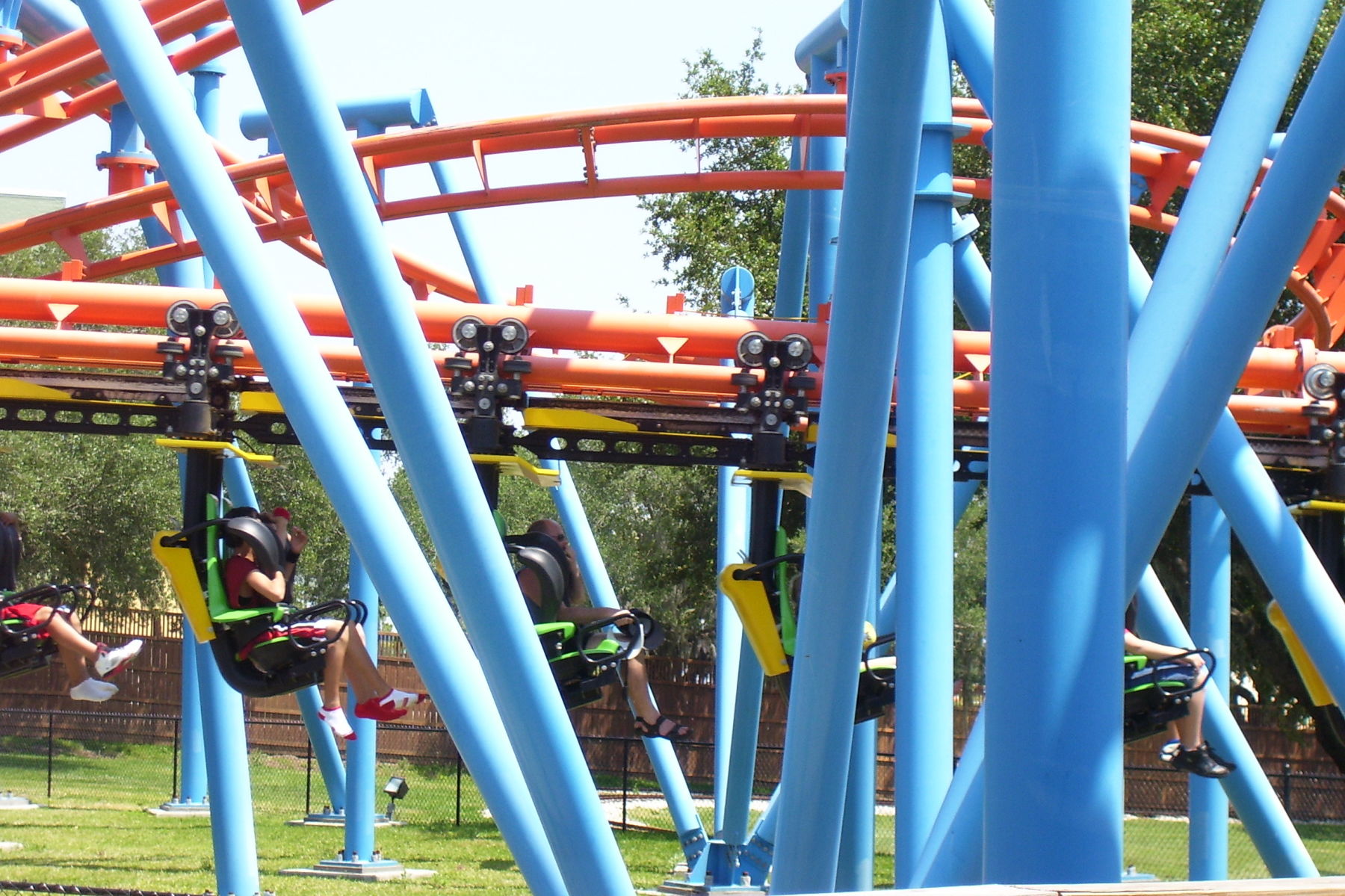 Suspended Family Coaster | Vekoma Rides Manufacturing BV